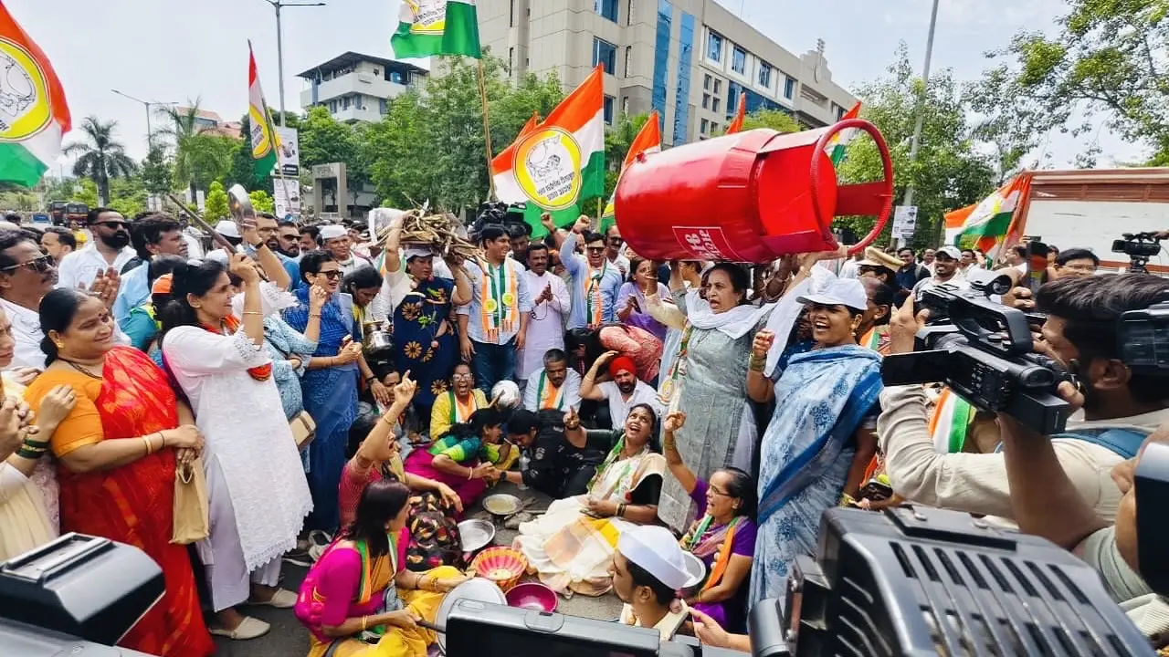 NCP (SP) stages protest in Navi Mumbai over unemployment and inflation