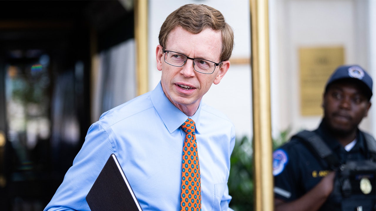 South Dakota governor survives crowded primary -- for now