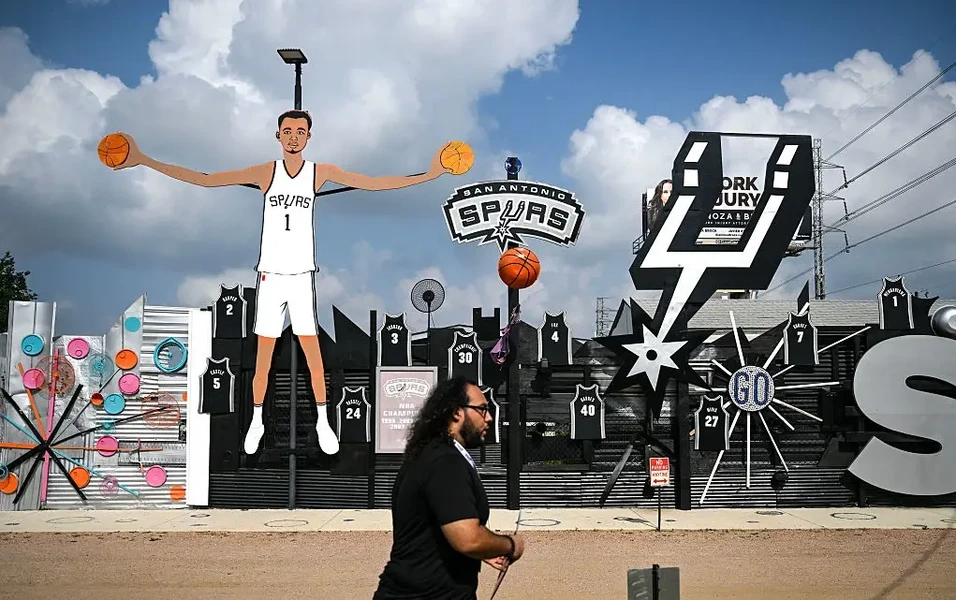 Spurs finals push SAISD graduations to earlier start times