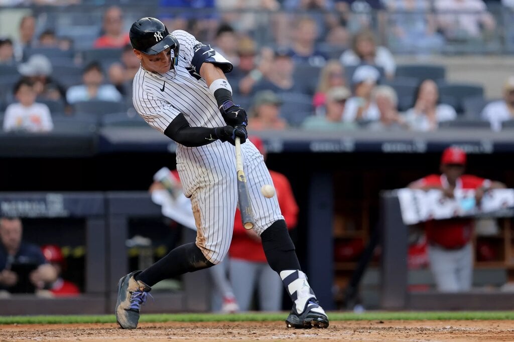 Yankees star dealing with bone bruise, will get look from specialist