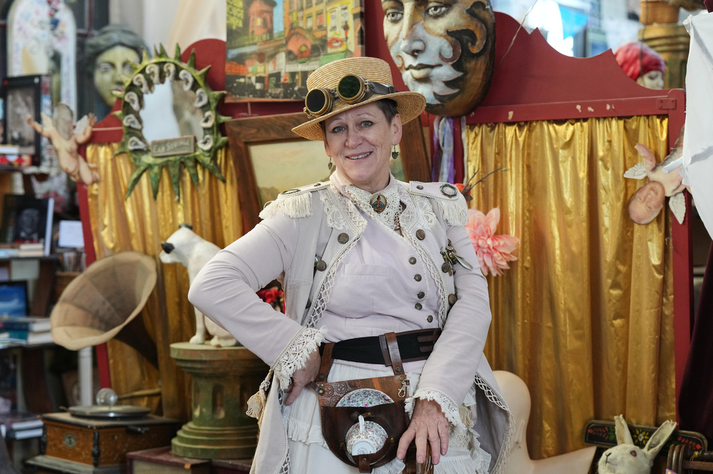 Photos show airship captains and Victorian inventors flocking to a New ...