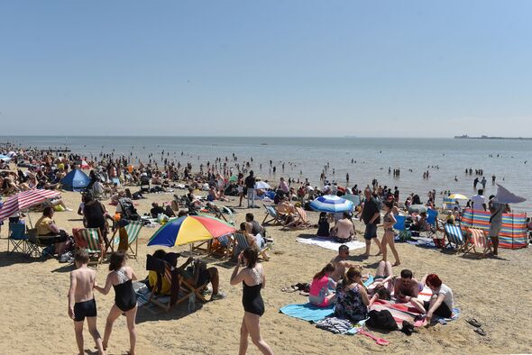 Met Office heatwave update as 'high temperature spikes' forecast after 35C