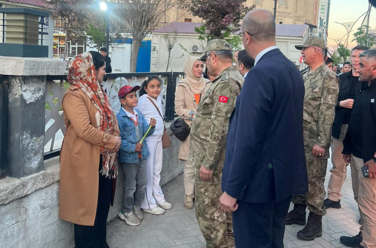 Orgeneral Metin Tokel’den Yüksekova’ya sürpriz ziyaret