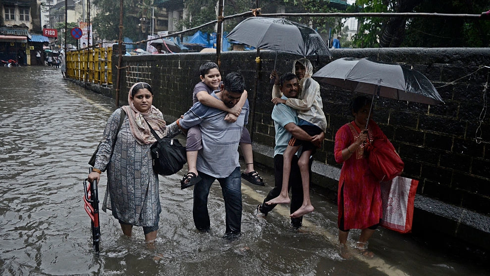 Pre-monsoon showers flood Mumbai, shut Andheri subway
