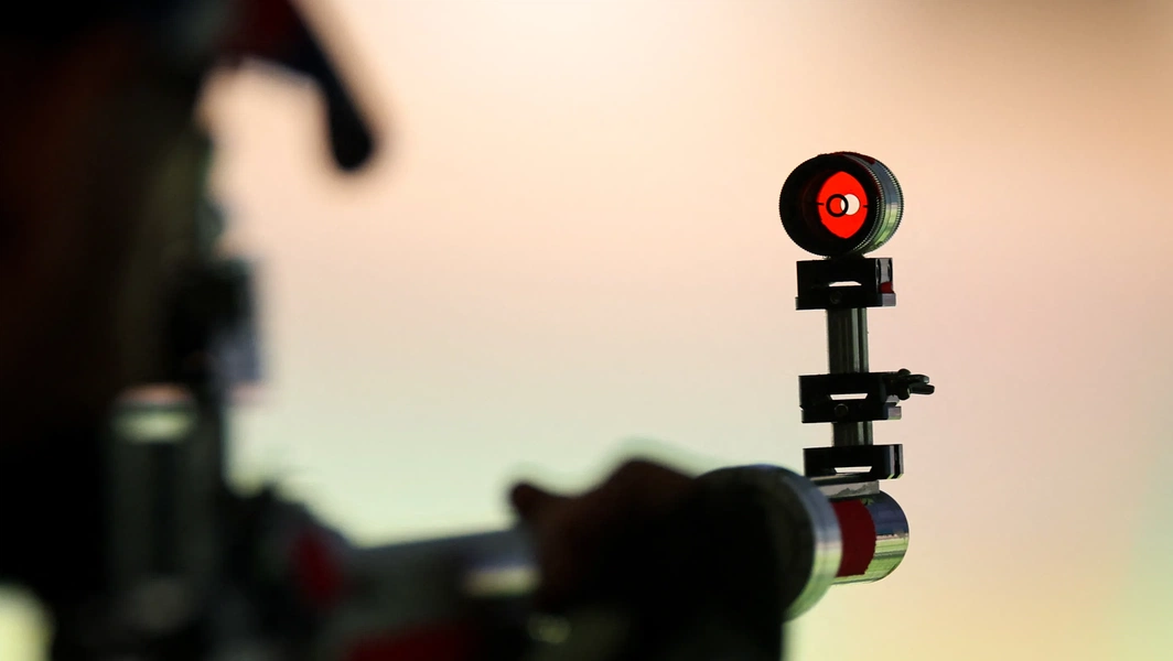 Comparing red dot and holographic sights