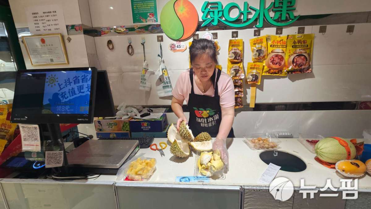 '과일의 왕' 두리안 가격 반토막 中 소비자 반색