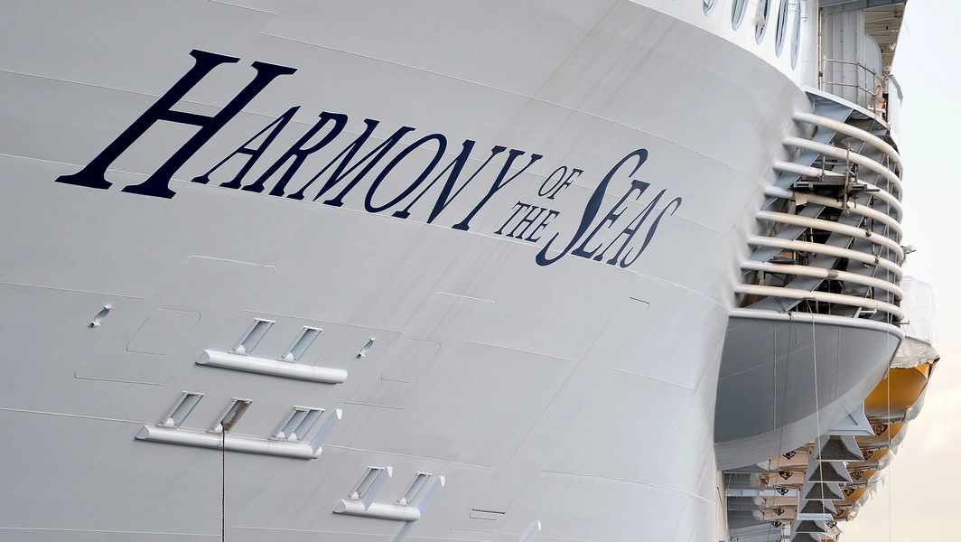 Fuel use and costs in cruise ship operations
