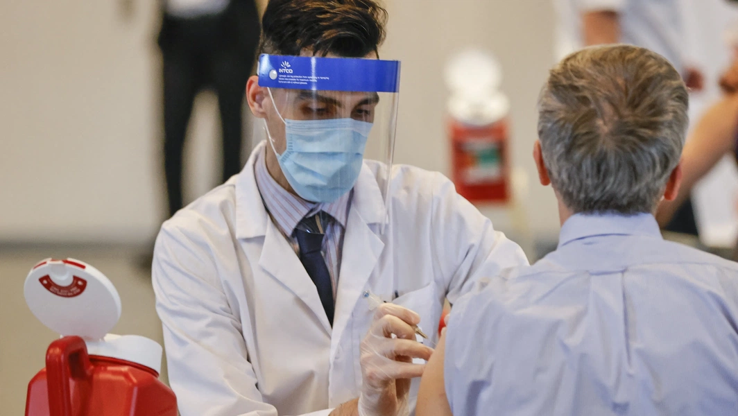 FDA panel backs new COVID shots amid safety data gap