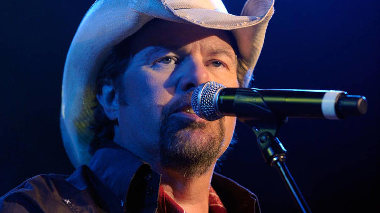 Toby Keith's 35 biggest hits album reaches No. 11 on country charts ...