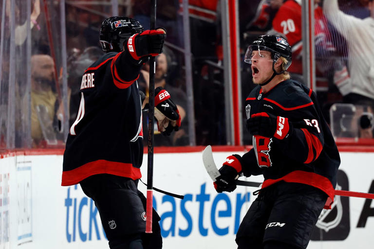 Tomas Hertl's late goal lifts Golden Knights past Hurricanes 5-4 to ...