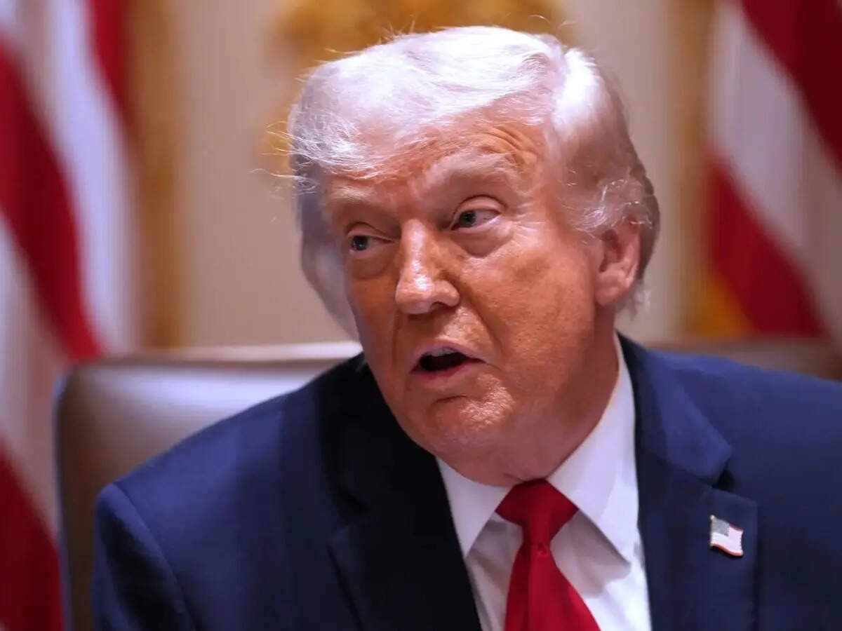 Trump orders tighter banking scrutiny of undocumented migrants, warns ...