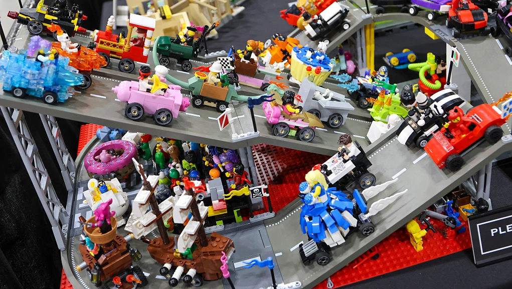 12 creative and 'illegal' LEGO building techniques