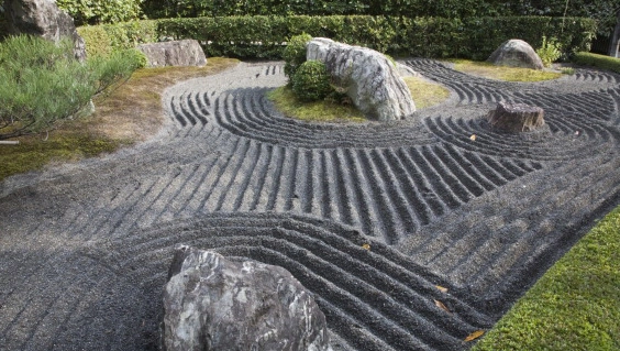 Japanese garden aesthetics shape modern outdoor rooms