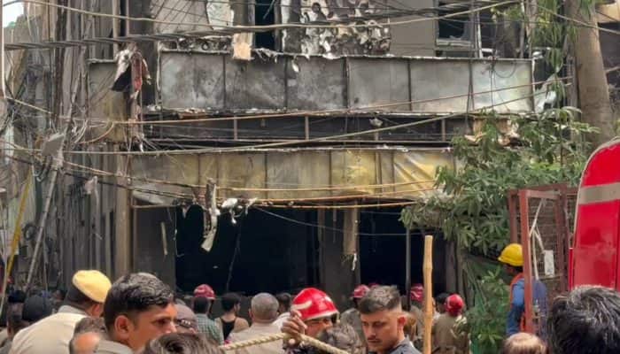 Video: Women jump off building to escape deadly South Delhi hotel fire