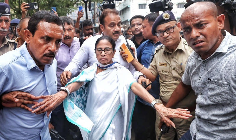 Is Mamata losing her own party? Expelled TMC leader claims backing of ...