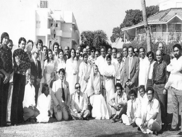Rare photo of Indira Gandhi with Bollywood legends sparks nostalgia ...