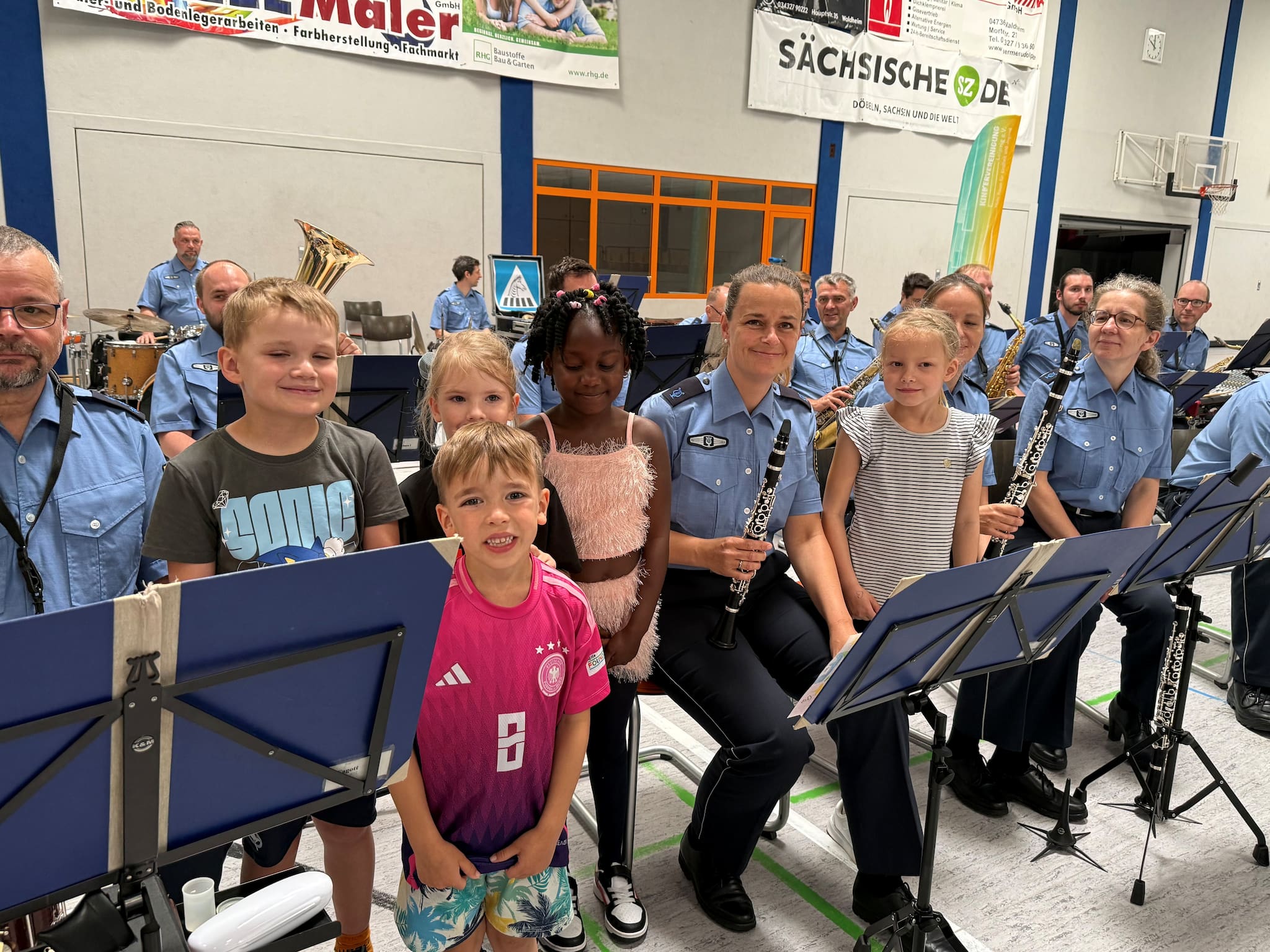 Wie Waldheimer Kinder mit Poldi und Musik spielerisch Verkehrsregeln lernen