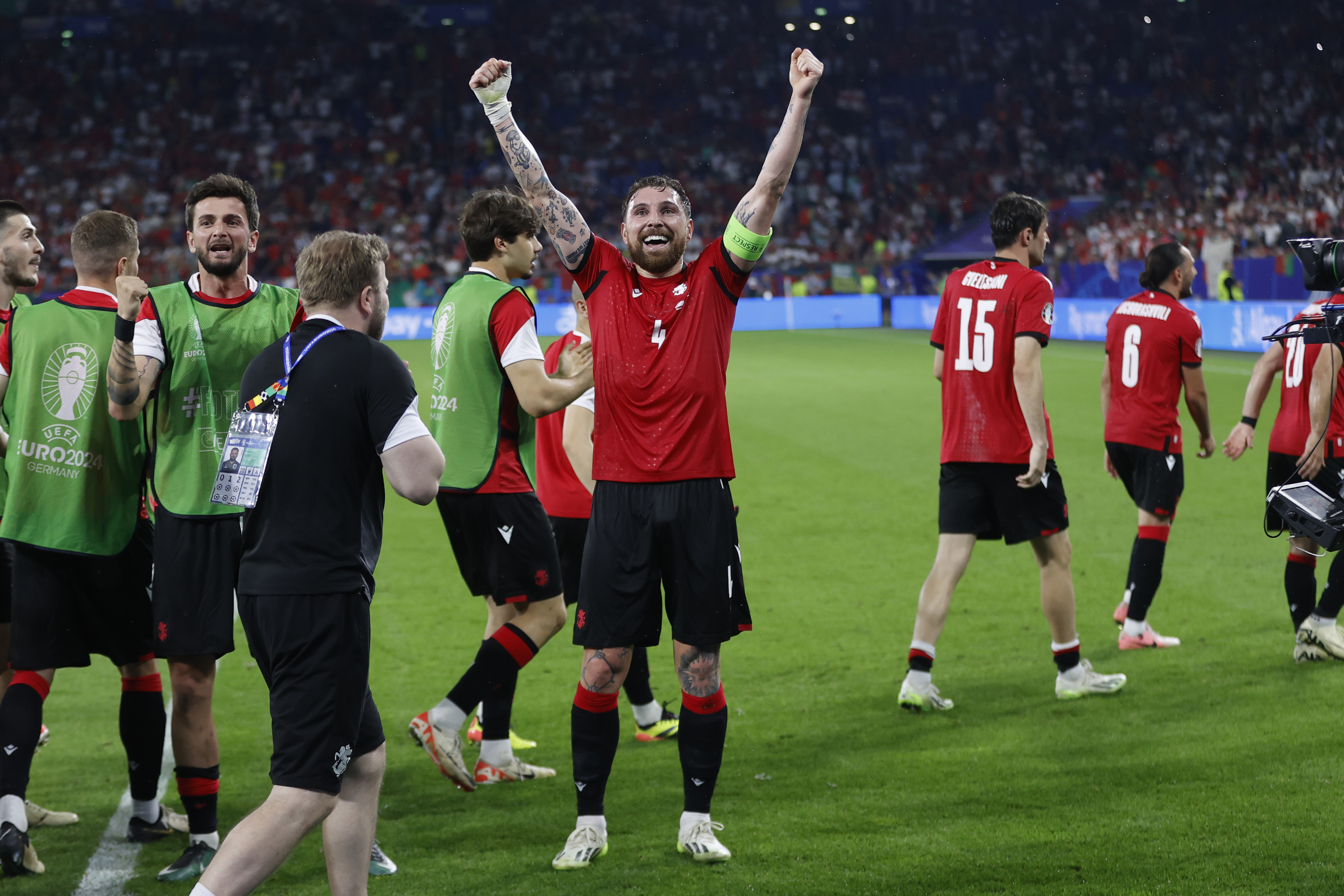 Vitesse-icoon Kashia (38) emotioneel bij afscheid als international