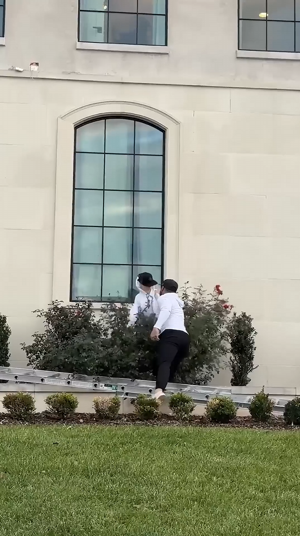 La broma épica en la escalera