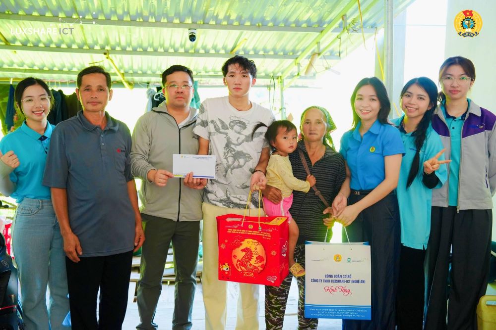 Công đoàn Công ty Luxshare - ICT Nghệ An trao hỗ trợ công nhân khó khăn ...