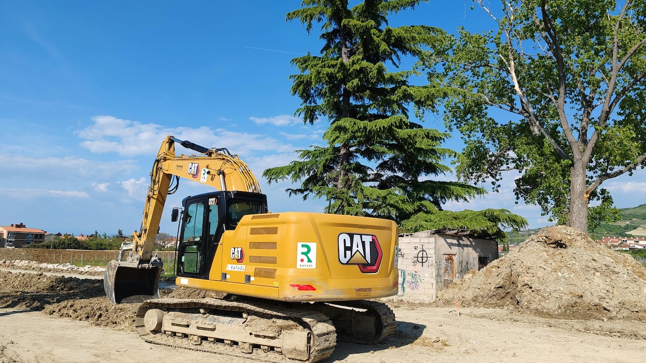 US man destroys home with excavator after wife threatens divorce