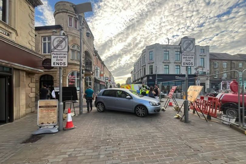 Man blocks major Peterborough road to collect a pizza