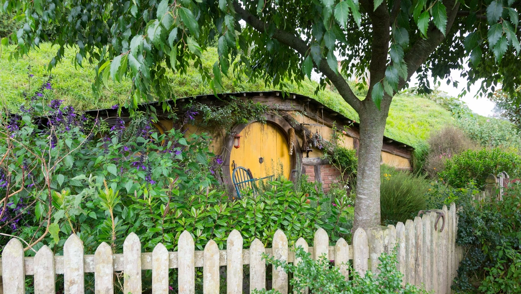 14 fictional homes that break reality