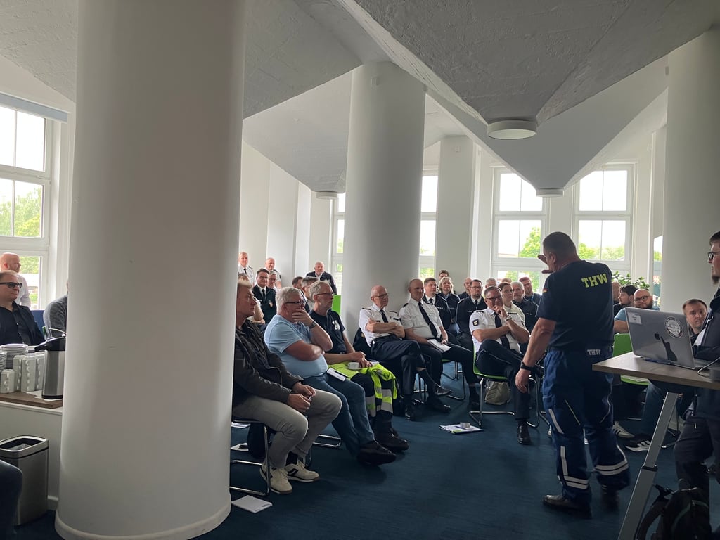 Krisenvorsorge im Fokus: Gemeinsamer Aktionstag von Edis und THW