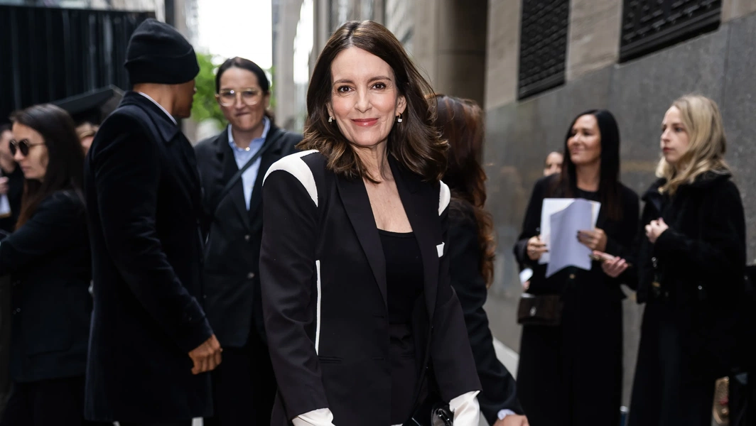 Tina Fey jokes about doubters as she marks 25th anniversary