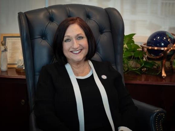 Supervisor Karen Spiegel, who represents Lake Elsinore, favored in ...