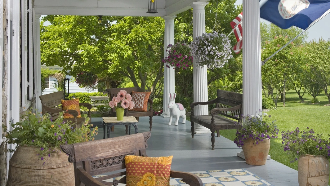 20 timeless ideas for classic porch decor