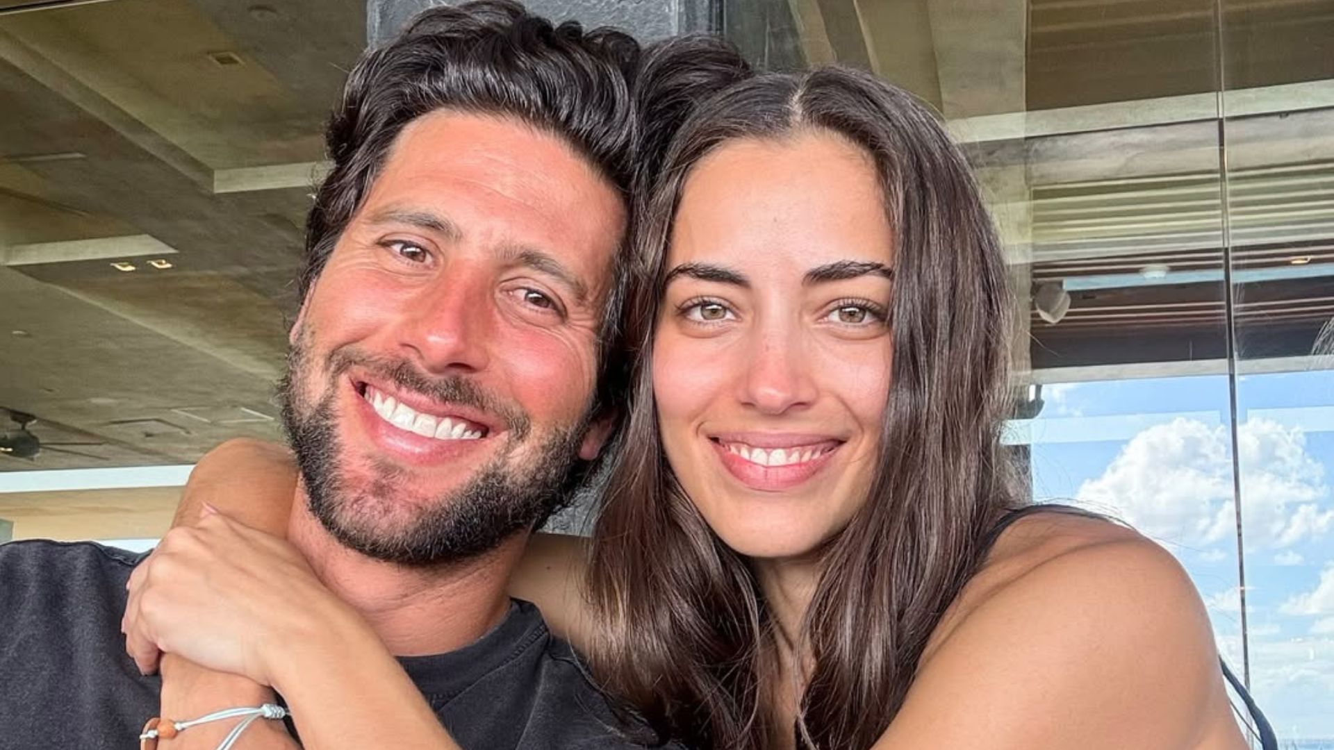 Diego Klein sorprende al mostrarse muy romántico con su novia Yare Santana