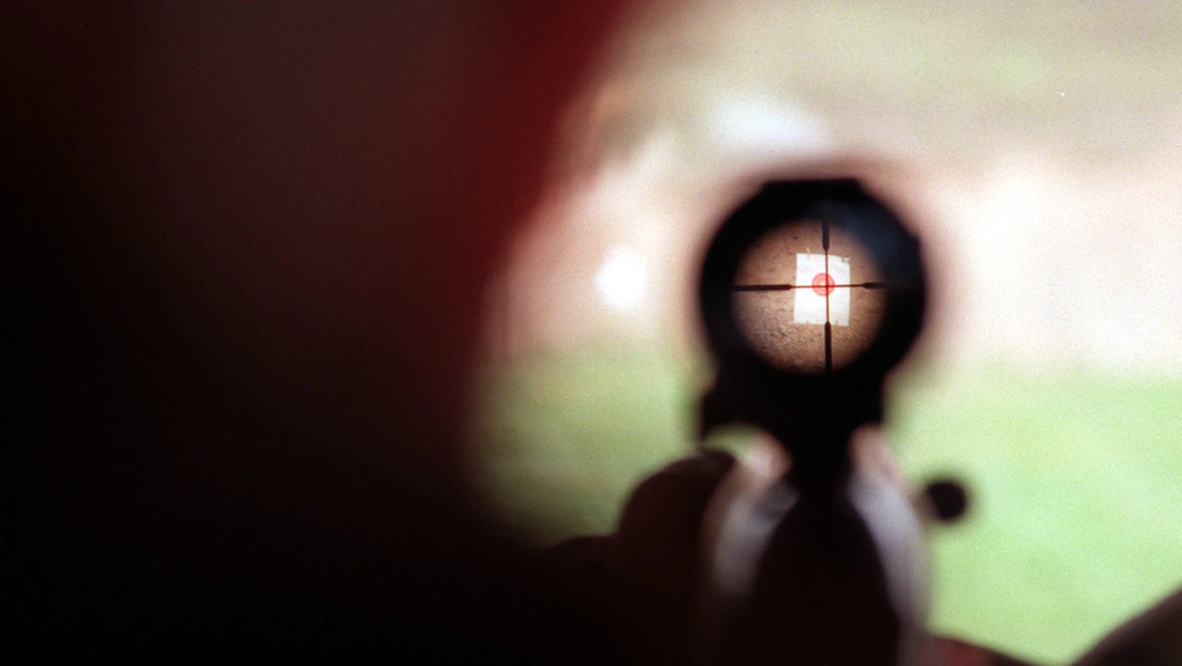 Comparing red dot and holographic sights