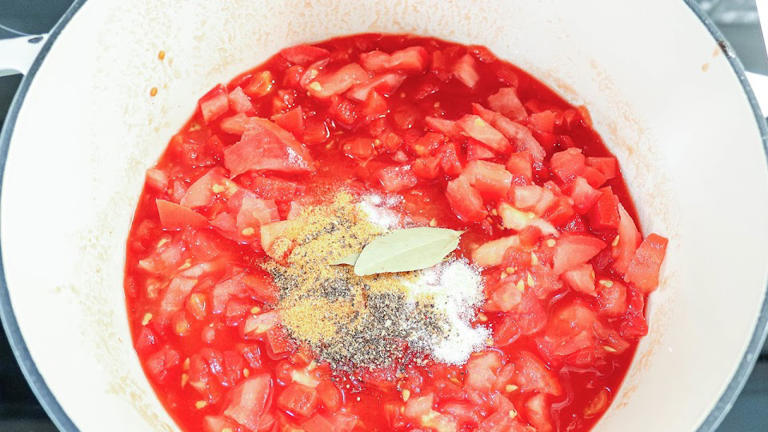 Fresh and creamy, this simple homemade cream of tomato soup recipe ...