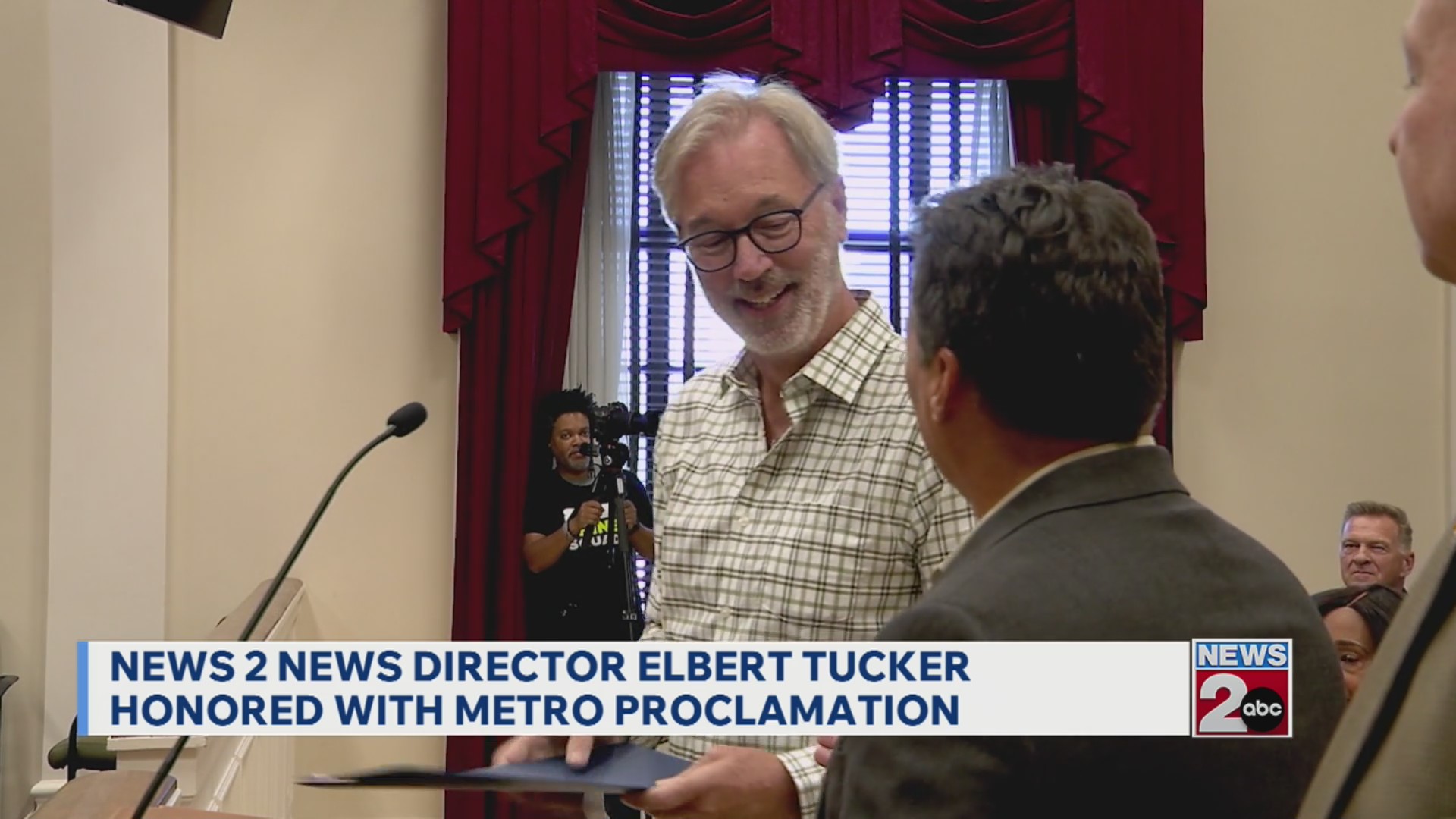 News 2 news director Elbert Tucker honored with metro proclamation