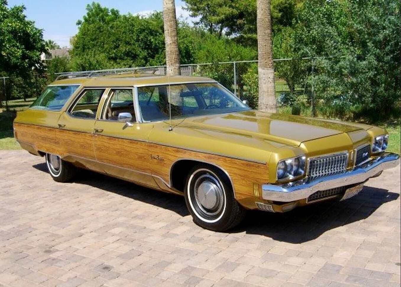 18 '70s wagons acting like rolling living rooms