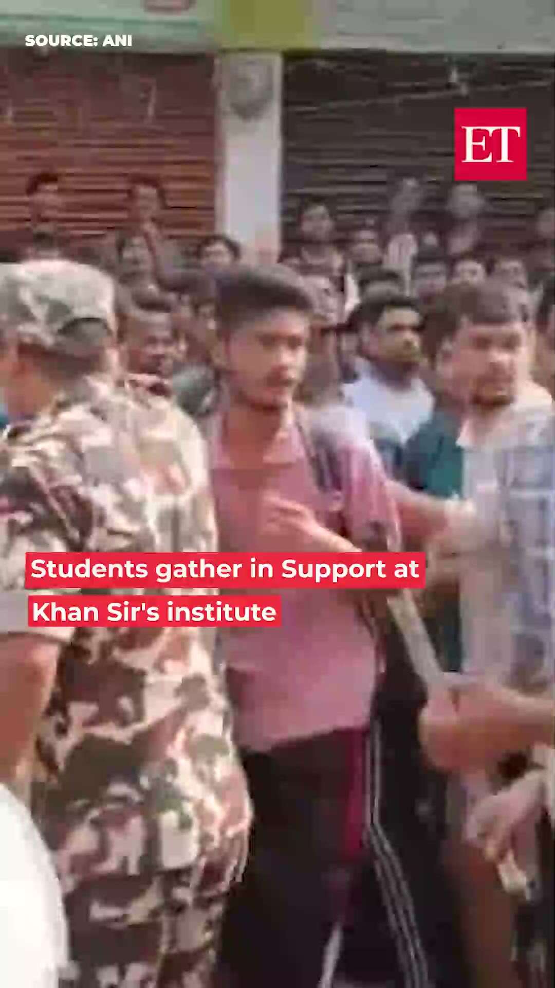 Massive student gathering outside Khan Sir's institute after firing ...