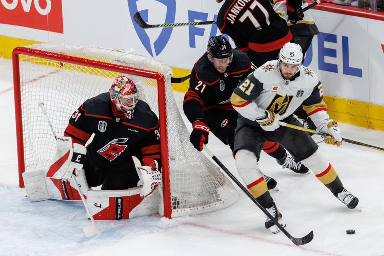 Tomas Hertl's late goal lifts Golden Knights past Hurricanes 5-4 to ...