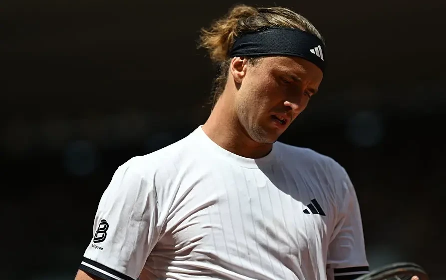 Zverev to face Mensik in French Open semifinal after dominant wins