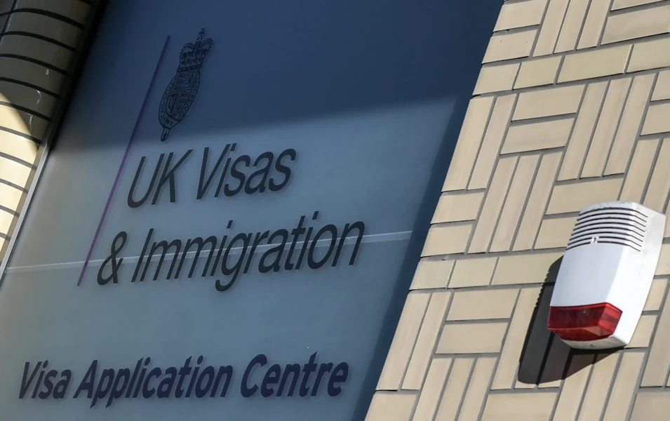UK visa data breach leaves 100,000 identities exposed, flaw unfixed