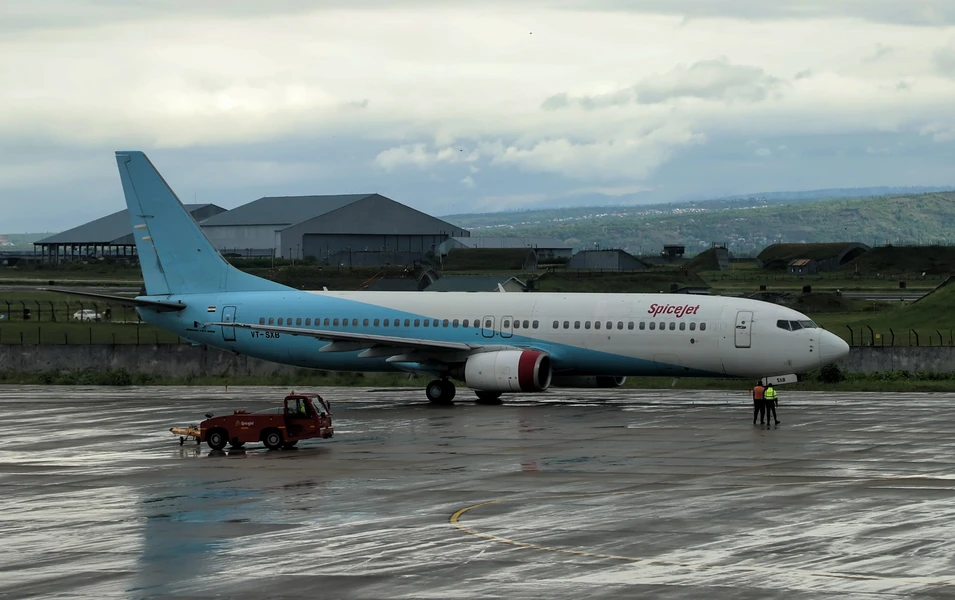 Srinagar airport faces weekly and October closures for runway work