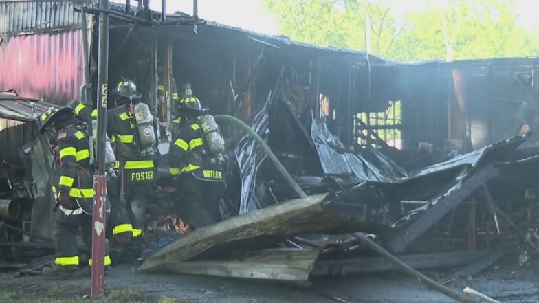 2 injured in Eastlake mobile home park fire