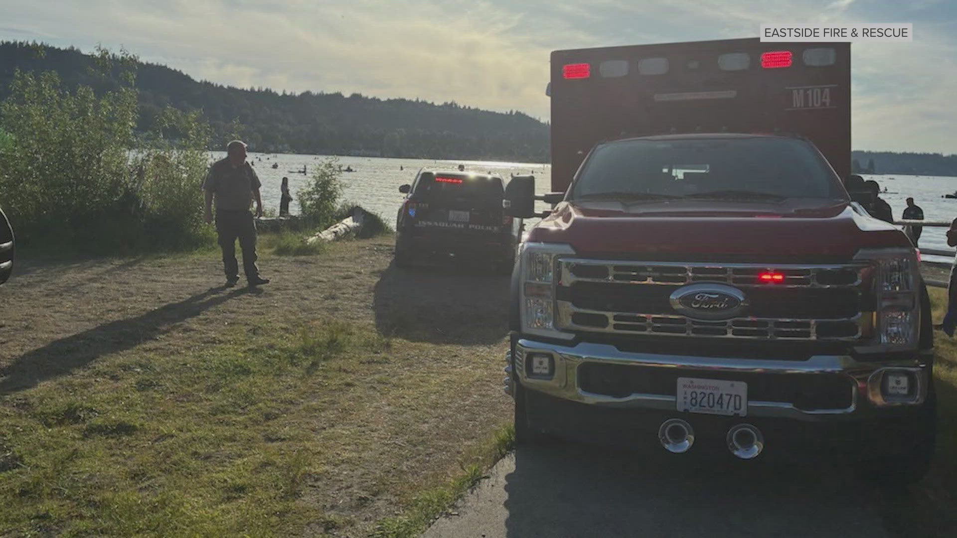 Witnesses pull man from Lake Sammamish
