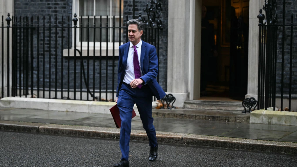 UK sets legally binding 87% emissions cut by 2040 amid backlash