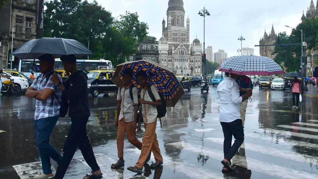 Pre-monsoon showers flood Mumbai, shut Andheri subway