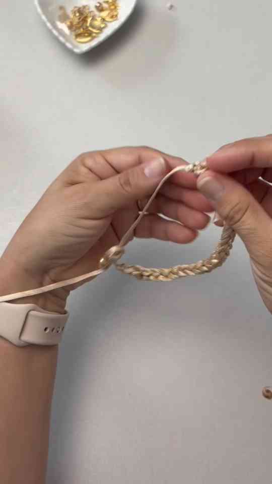 Tutorial fácil de pulseira em crochê com pingente