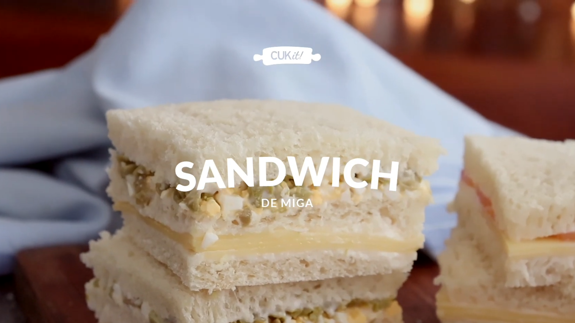 Sándwich de miga casero con pan suave y fácil de preparar