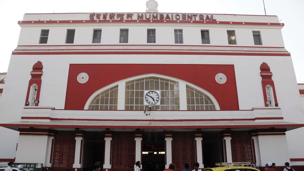 Supreme Court revokes bail of 3 Mumbai GRP cops in extortion case
