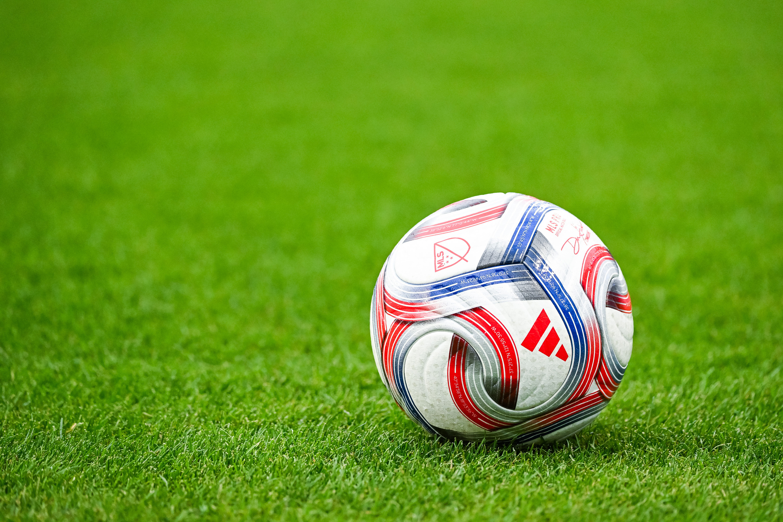 Fabrizio Romano says Man Utd have 2nd midfield signing planned after ...