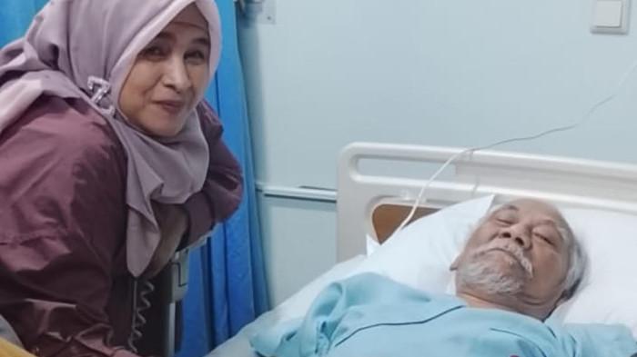 Sakit jantung, Tio Pakusadewo tak bisa jalan, tetap merokok dan ngopi ...